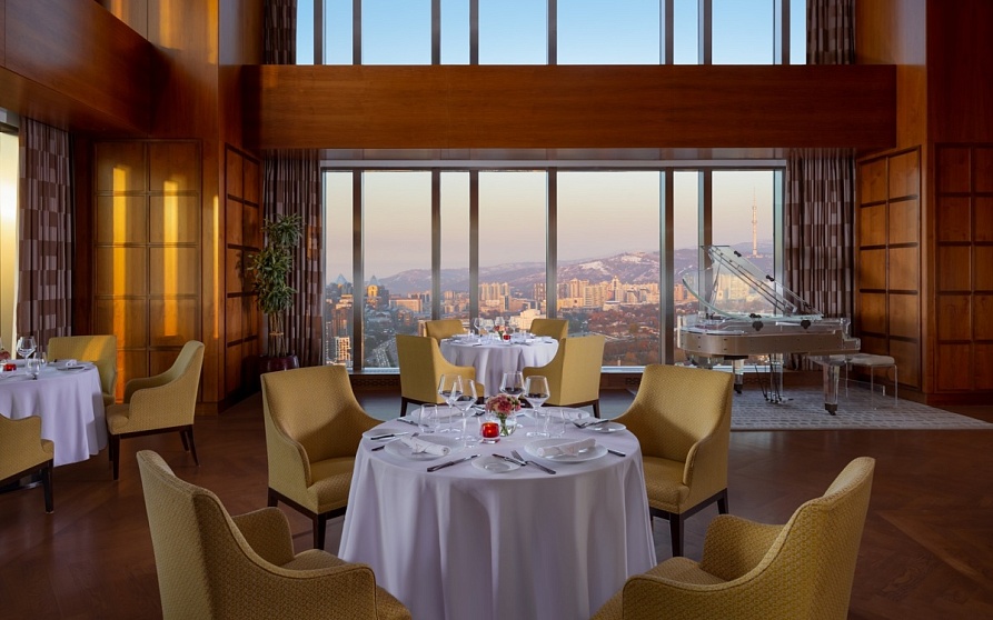 Seven Bar & Restaurant